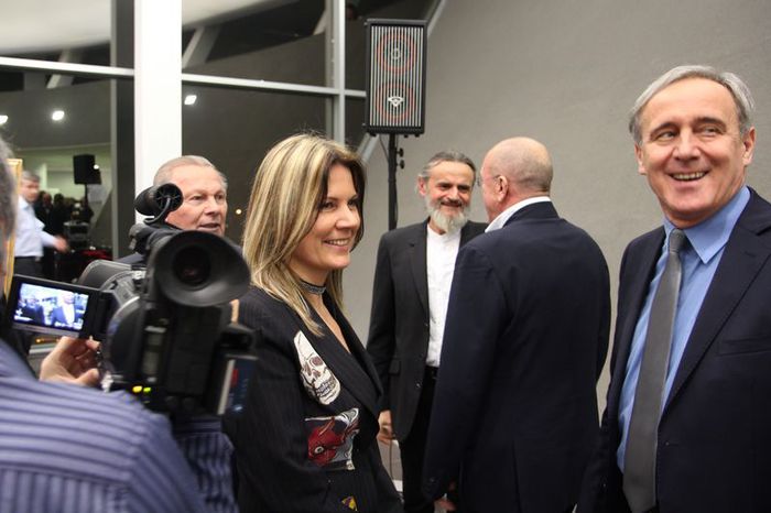 ABOUT US :: Agentúra AMYMON